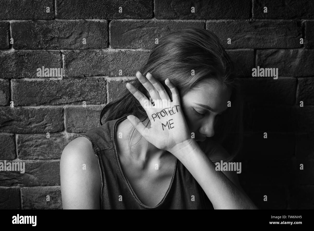 Battered woman protect hi-res stock photography and images - Alamy