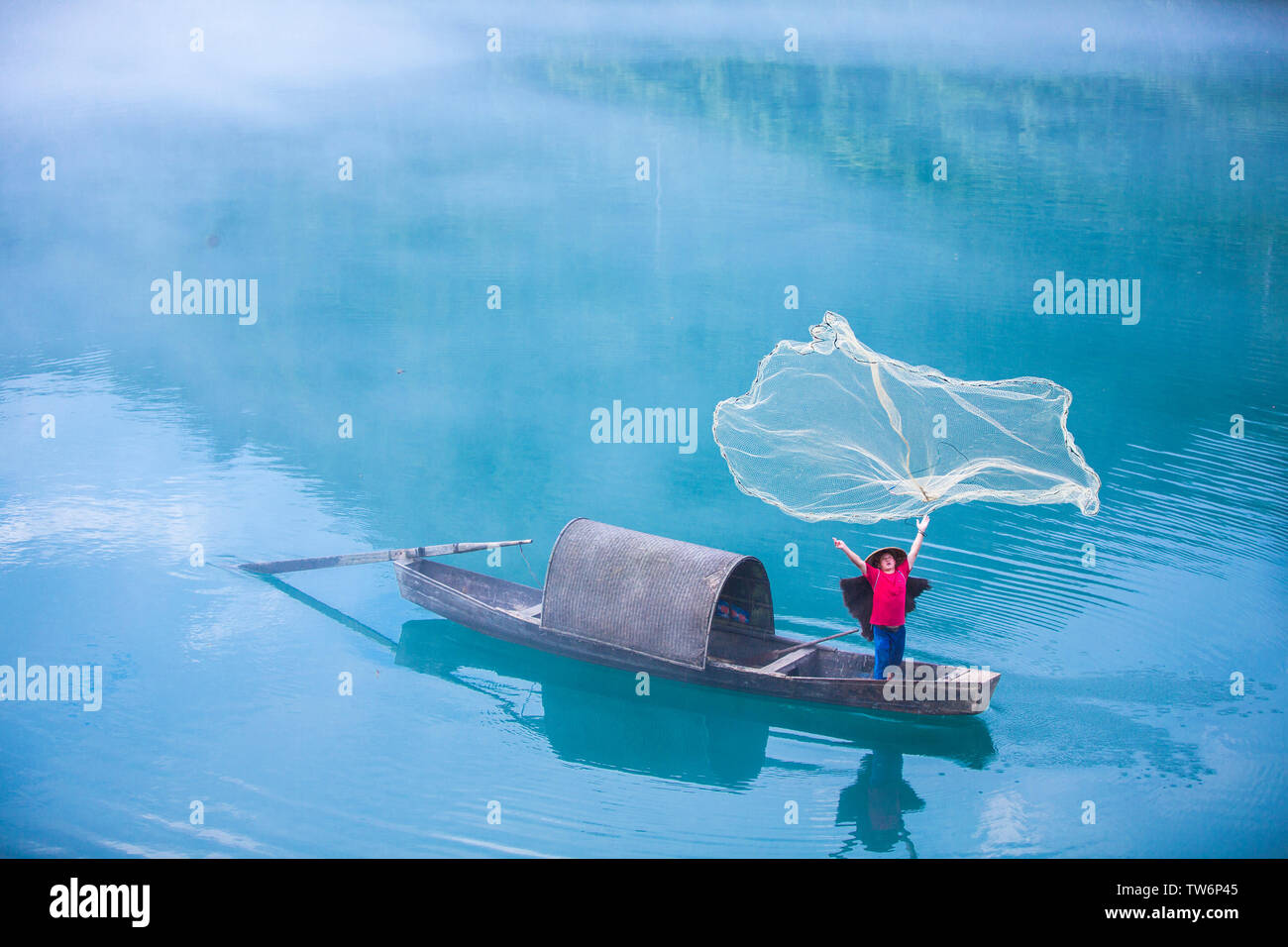 Small cast net hi-res stock photography and images - Alamy