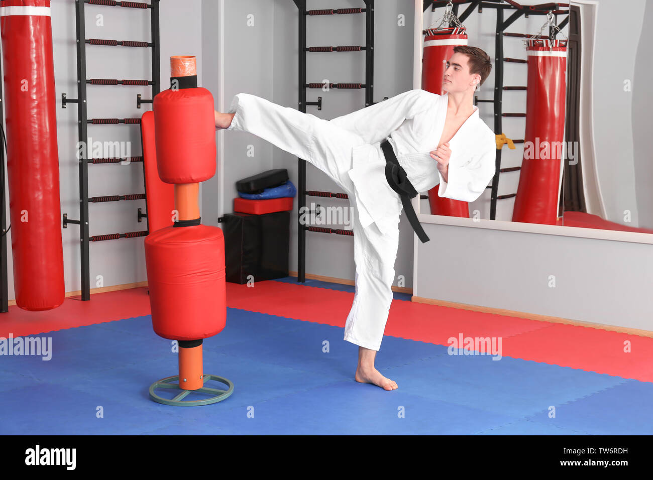 Karate dojo hi-res stock photography and images - Alamy