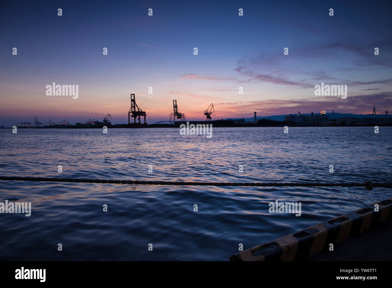 Osaka harbor hi-res stock photography and images - Alamy