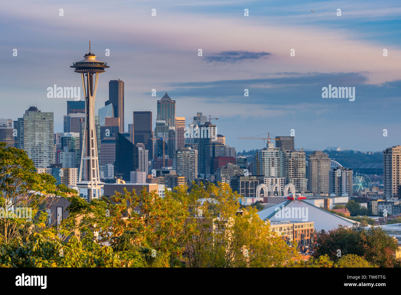 Seattle fall space needle hi-res stock photography and images - Alamy