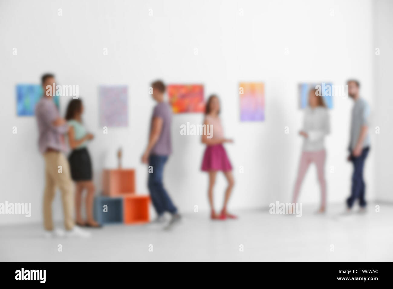 Crowded art gallery hi-res stock photography and images - Alamy