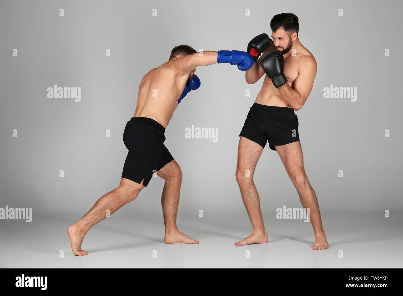 Boxers fighting hi-res stock photography and images - Alamy