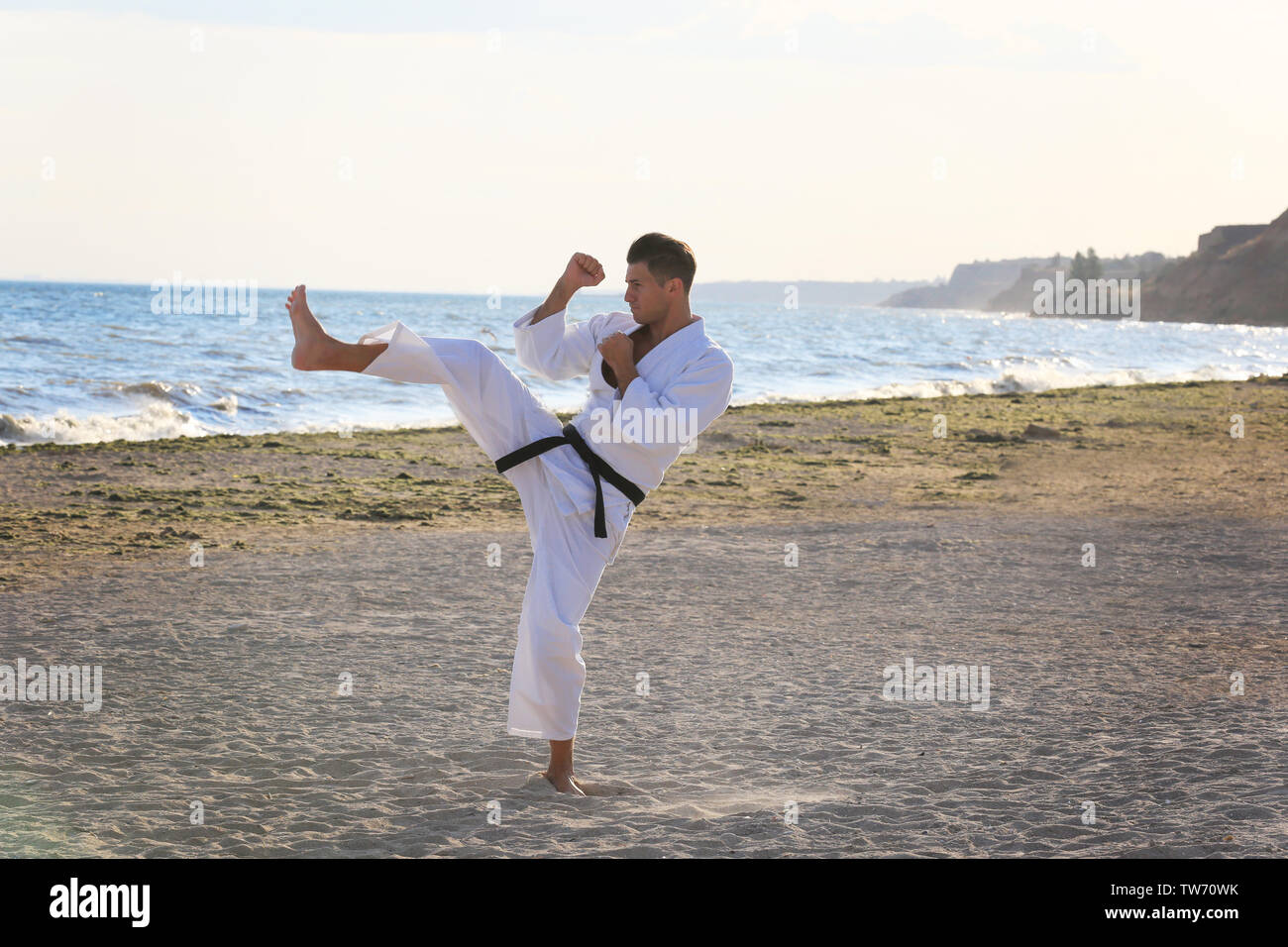 Karate man kata kung fu hi-res stock photography and images - Alamy