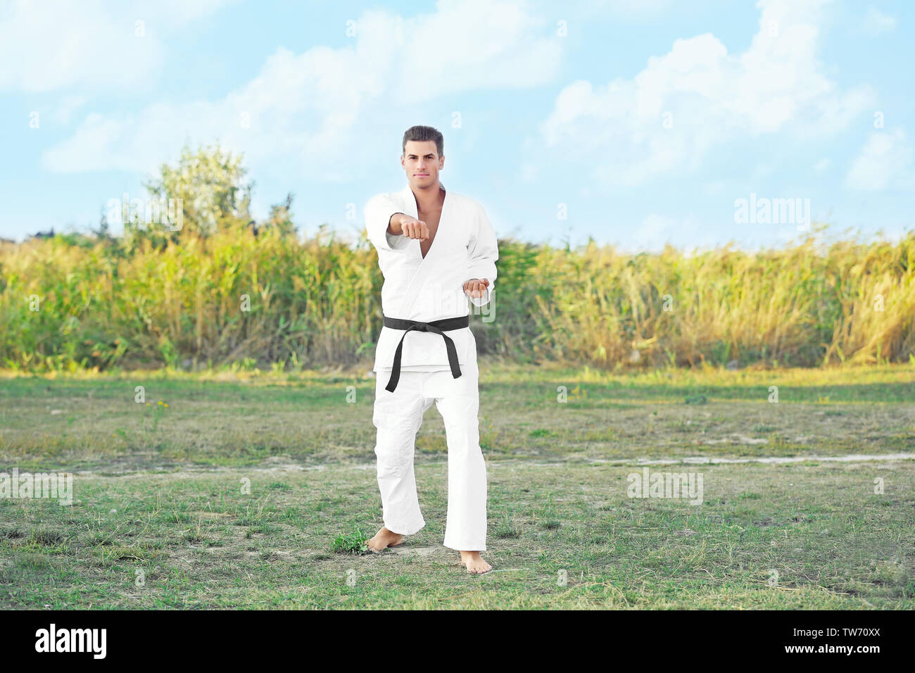 Karate man kata kung fu hi-res stock photography and images - Alamy
