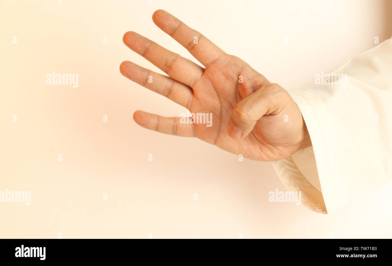 Arab Man wearing kandura Hand gesture series Stock Photo - Alamy