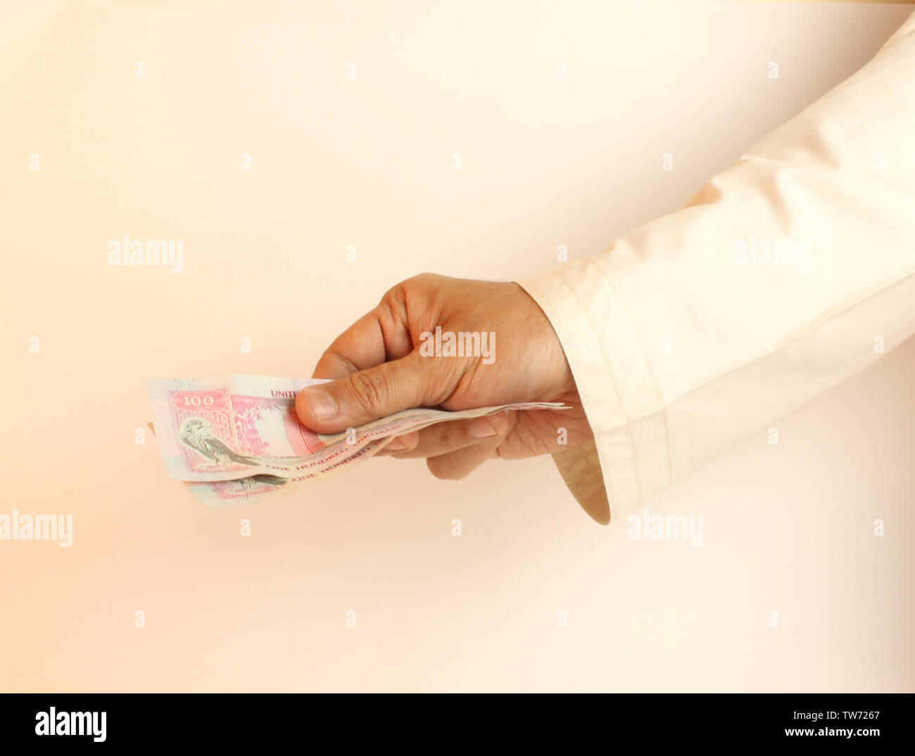 Arab Man wearing kandura Hand gesture series Stock Photo - Alamy