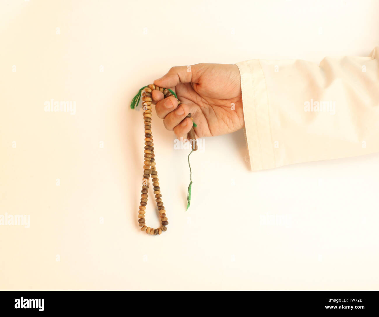 Arab Man wearing kandura Hand gesture series Stock Photo - Alamy