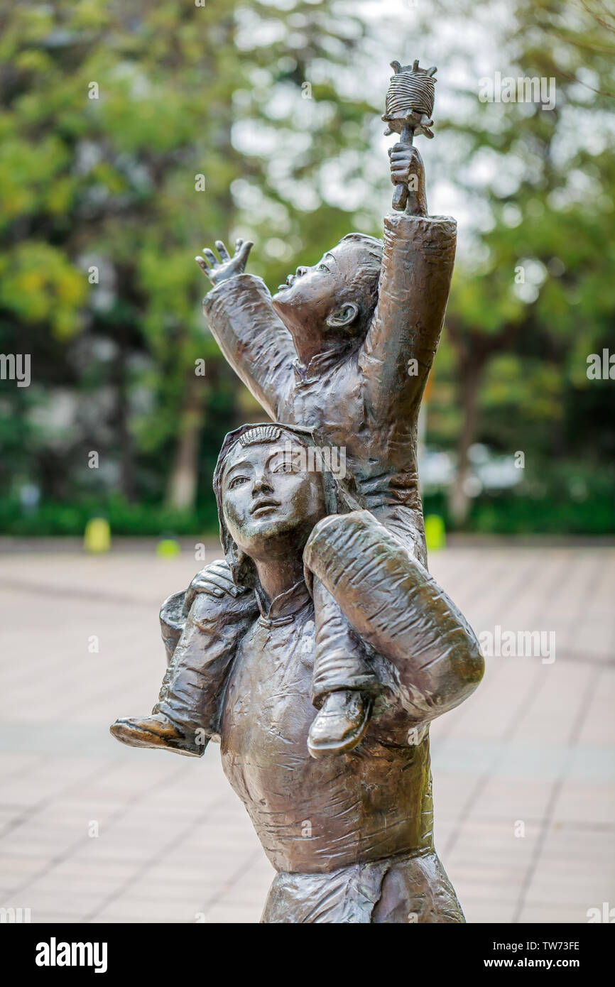 Kite-flying mother and son sculpture Stock Photo - Alamy