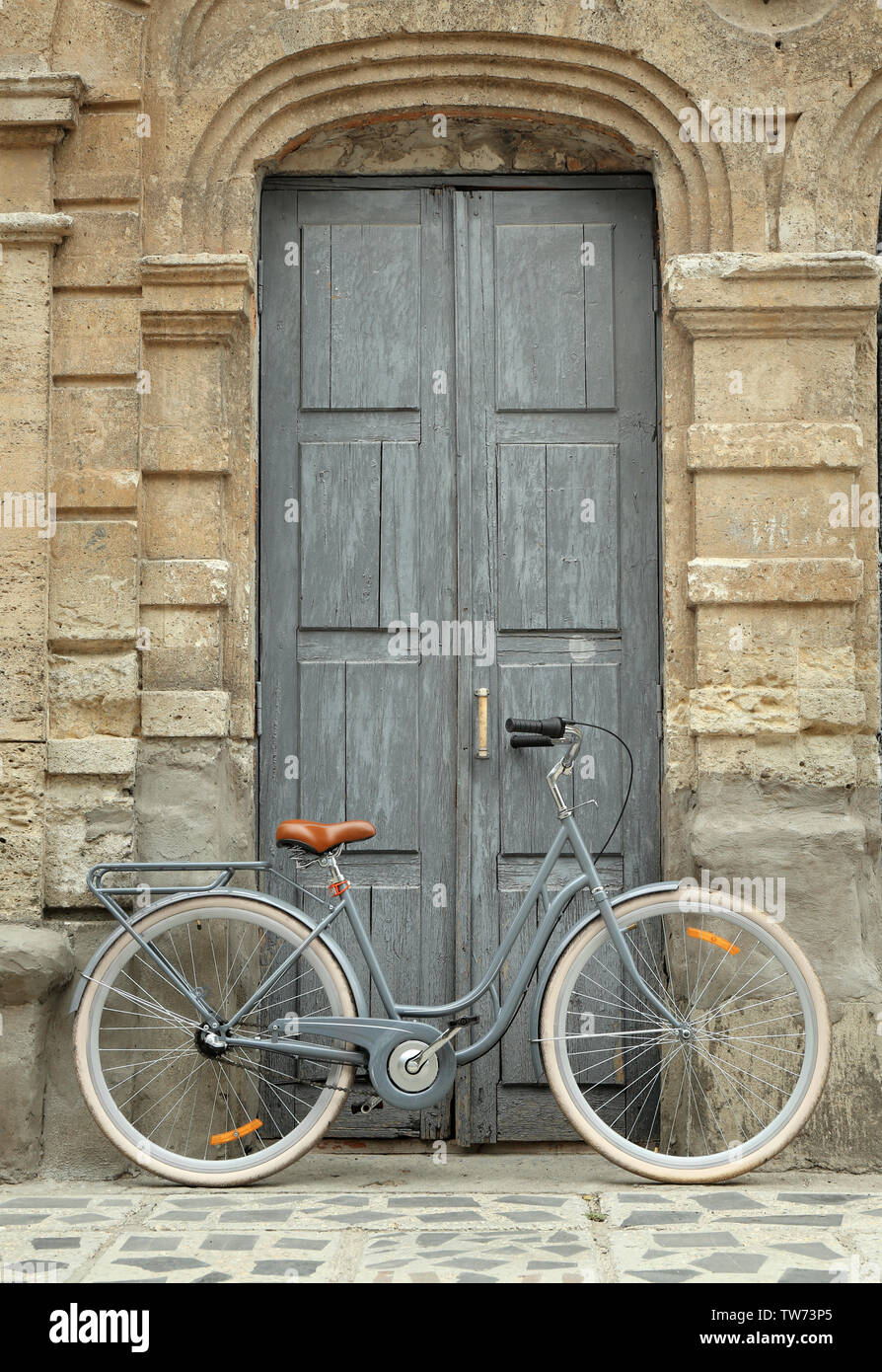 Retro bicycle near house entrance on city street Stock Photo - Alamy
