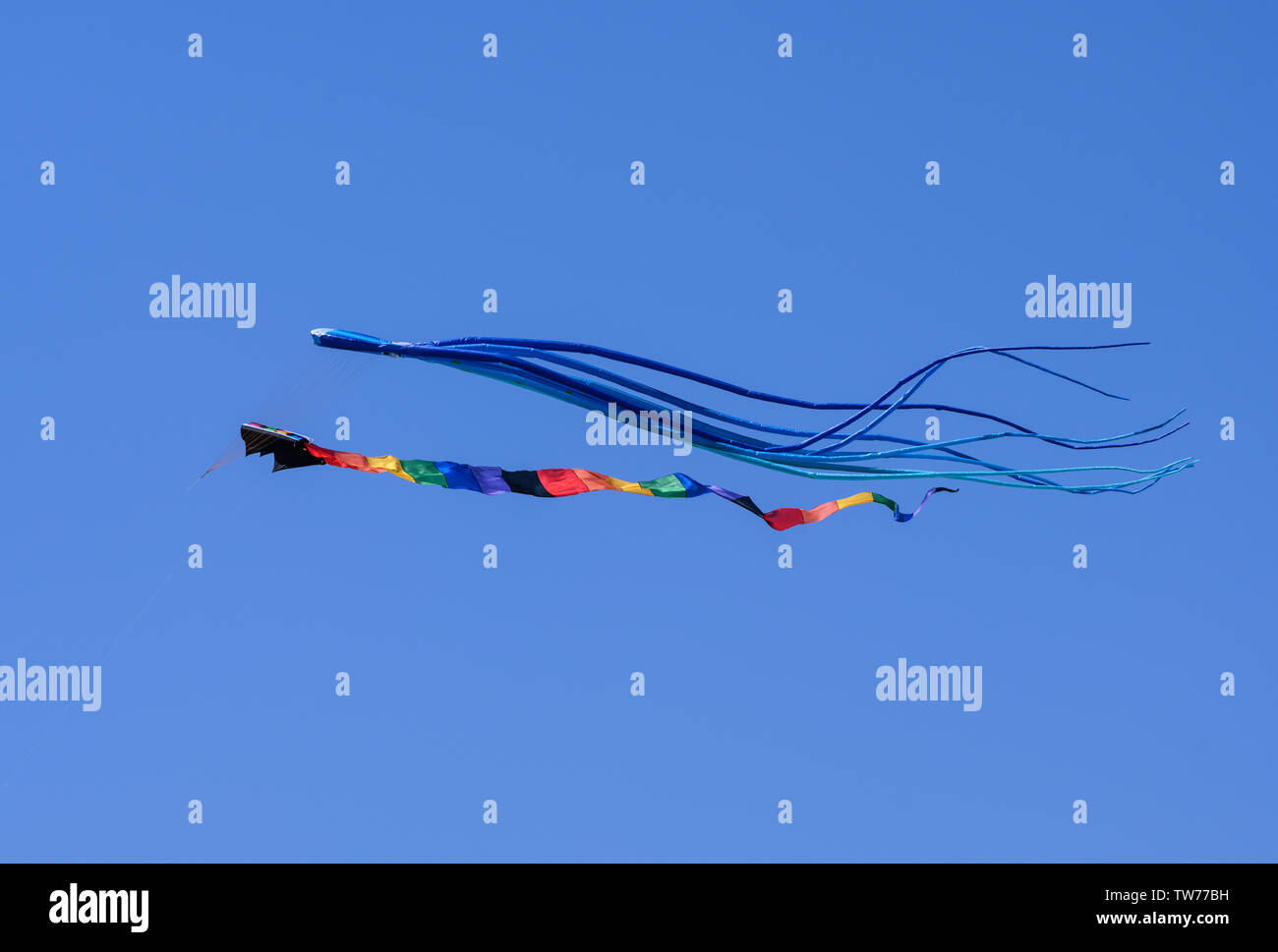 Kites flying hi-res stock photography and images - Alamy