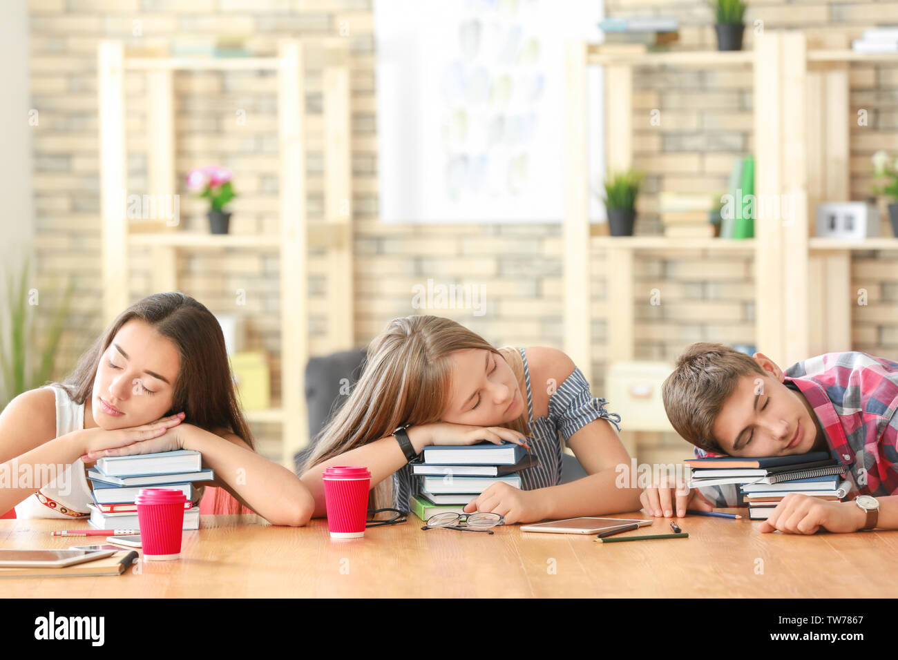 Students sleeping classroom hi-res stock photography and images - Alamy