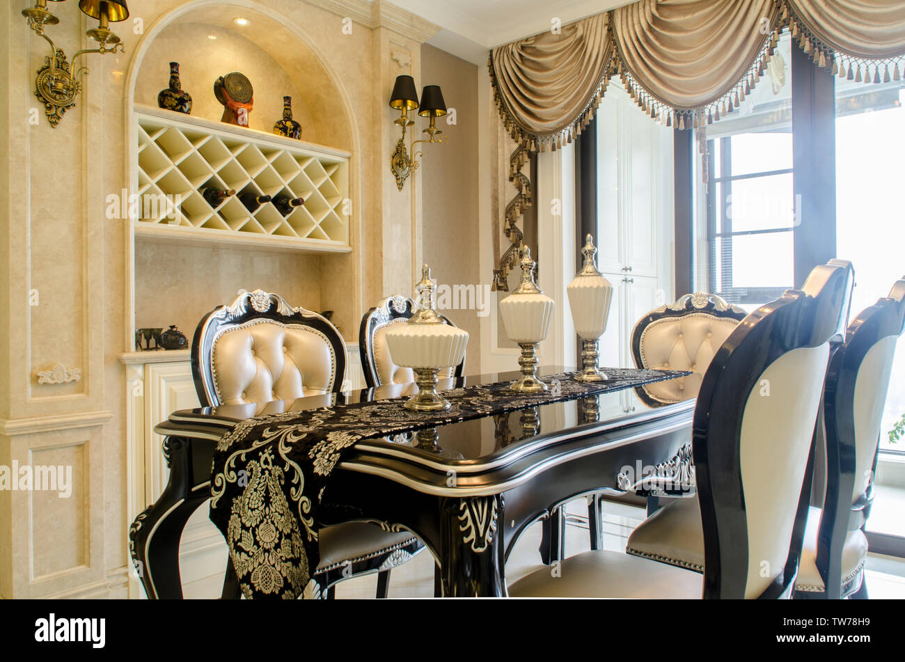 French restaurant interior design hi-res stock photography and images ...