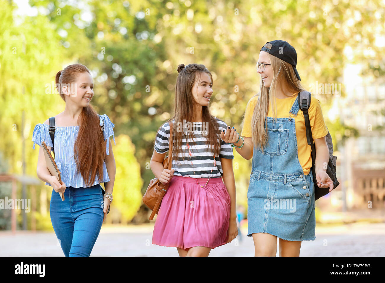 Girls meeting hi-res stock photography and images - Alamy