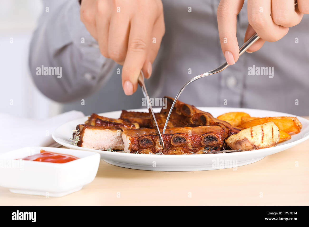 Person cutting cooked grilled hi-res stock photography and images - Alamy