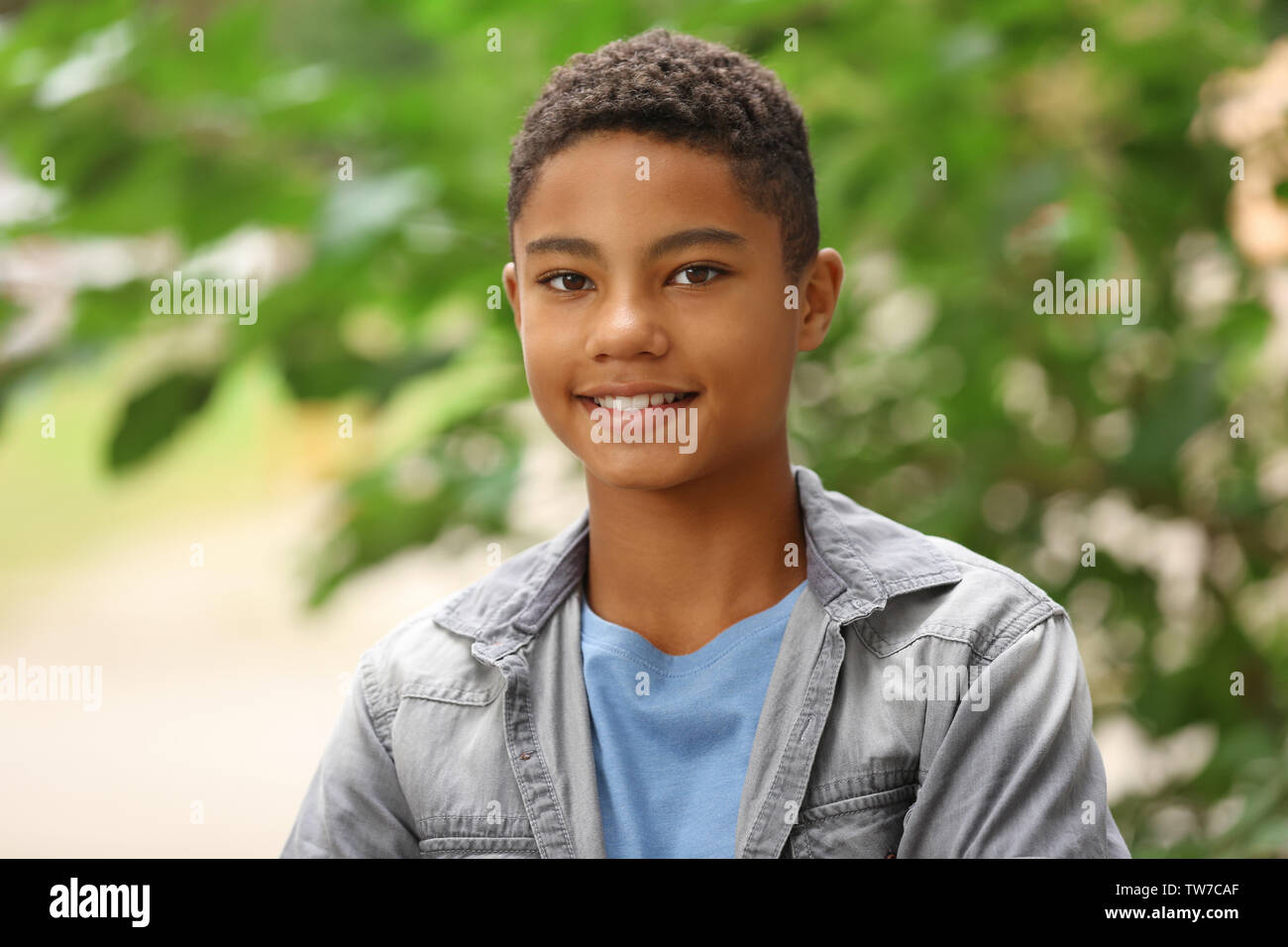 Charming African-American teenager outdoors Stock Photo - Alamy