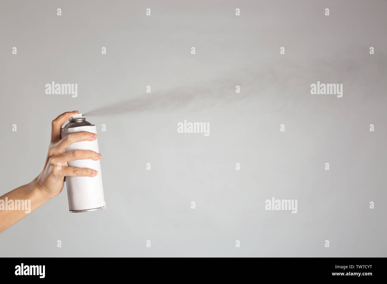 Graffiti spraying from paint can hi-res stock photography and images ...