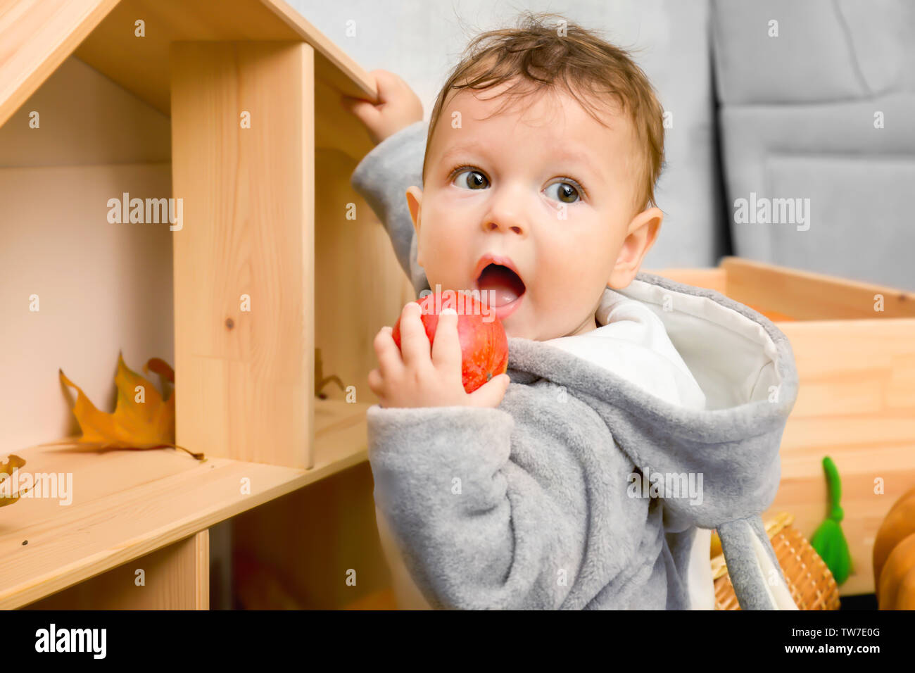 Baby growth for apple hi-res stock photography and images - Alamy