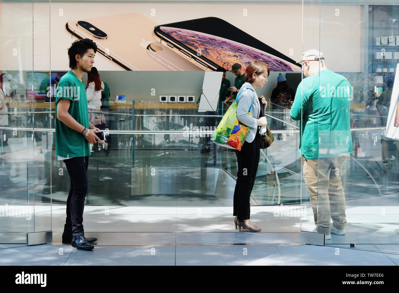 Apple store omotesando hi-res stock photography and images - Alamy