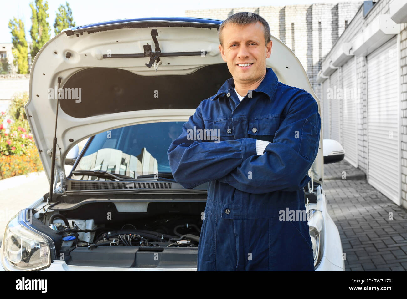 Mechanic standing near car hi-res stock photography and images - Alamy
