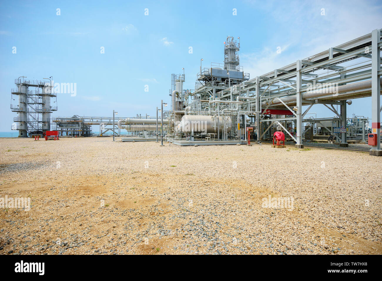pipelines of oil refinery plant Stock Photo - Alamy