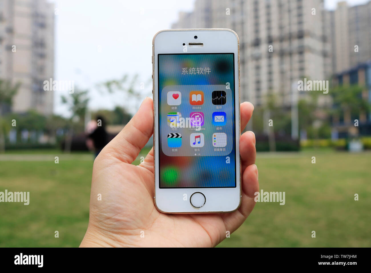 Handheld apple hi-res stock photography and images - Alamy