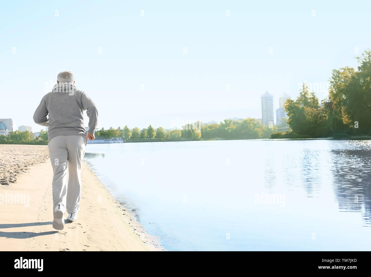 Running near river hi-res stock photography and images - Alamy