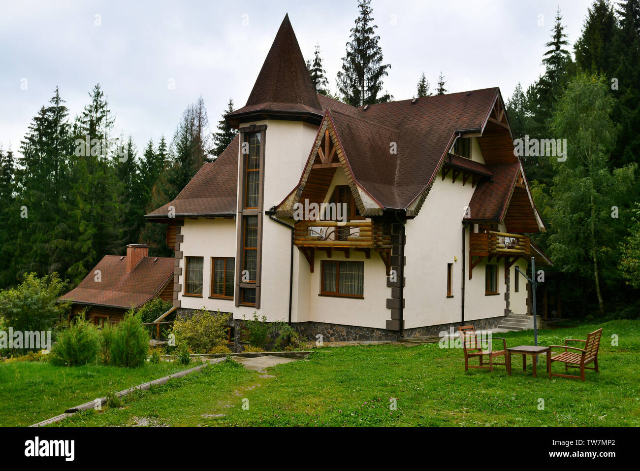 Beautiful cottage hi-res stock photography and images - Alamy