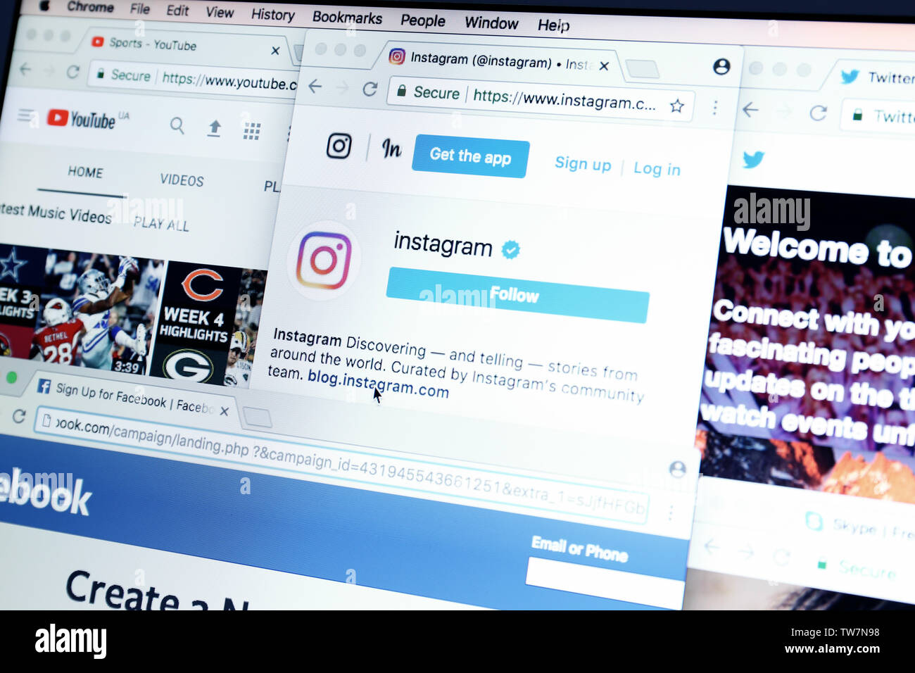 Twitter logo display computer screen hi-res stock photography and ...