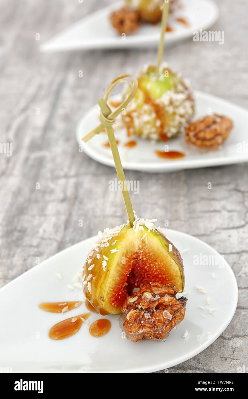 Fig with caramel sauce hi-res stock photography and images - Alamy
