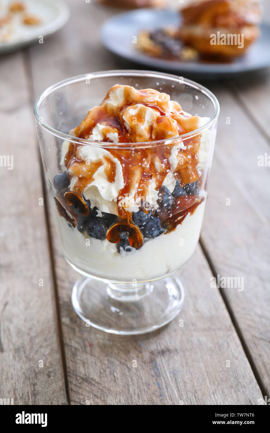 Parfait layers hi-res stock photography and images - Alamy