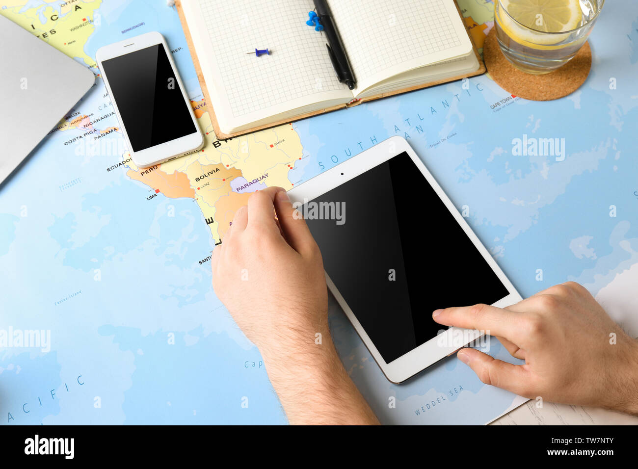 Man map pins hi-res stock photography and images - Alamy