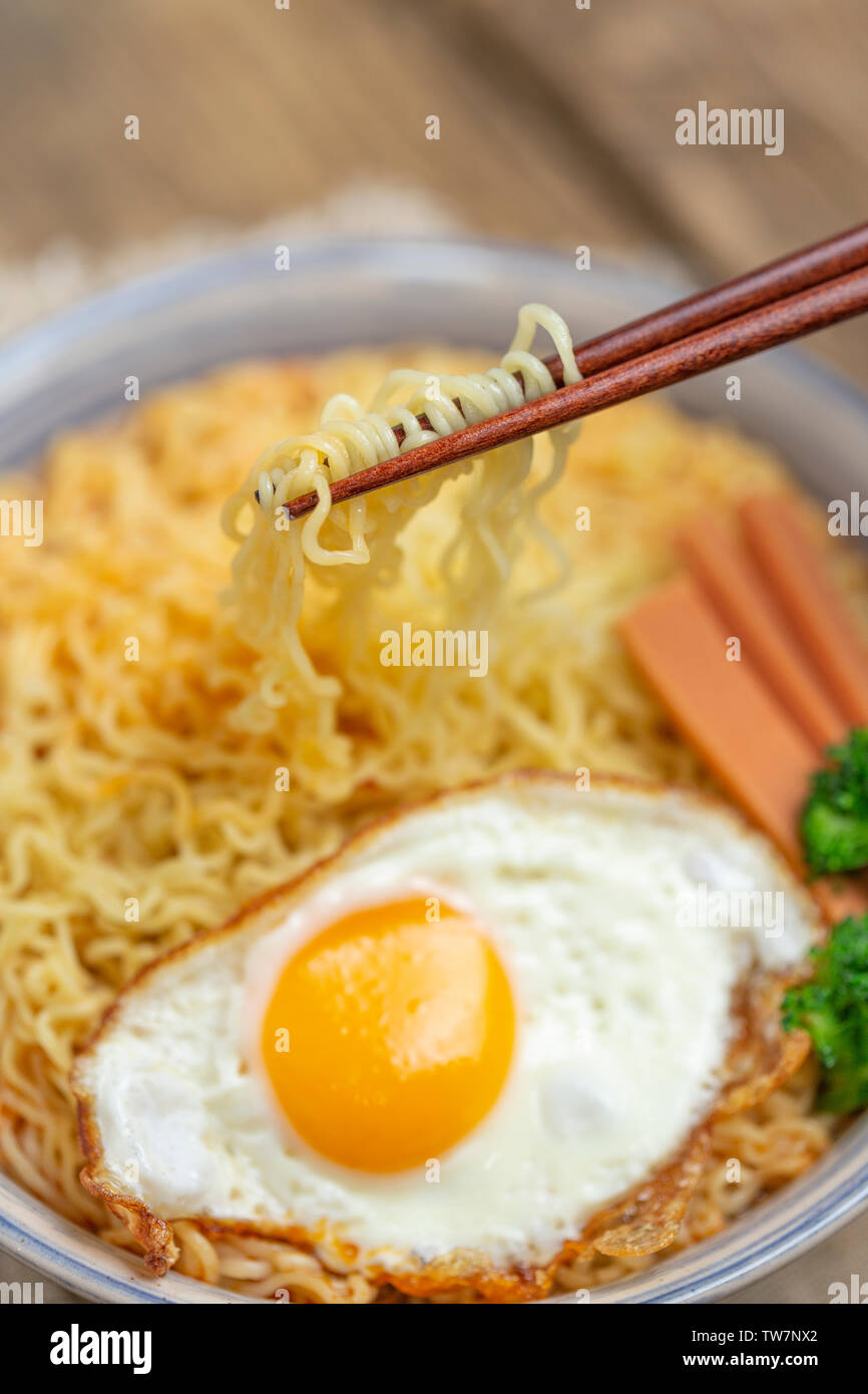 Bucket noodles hi-res stock photography and images - Alamy