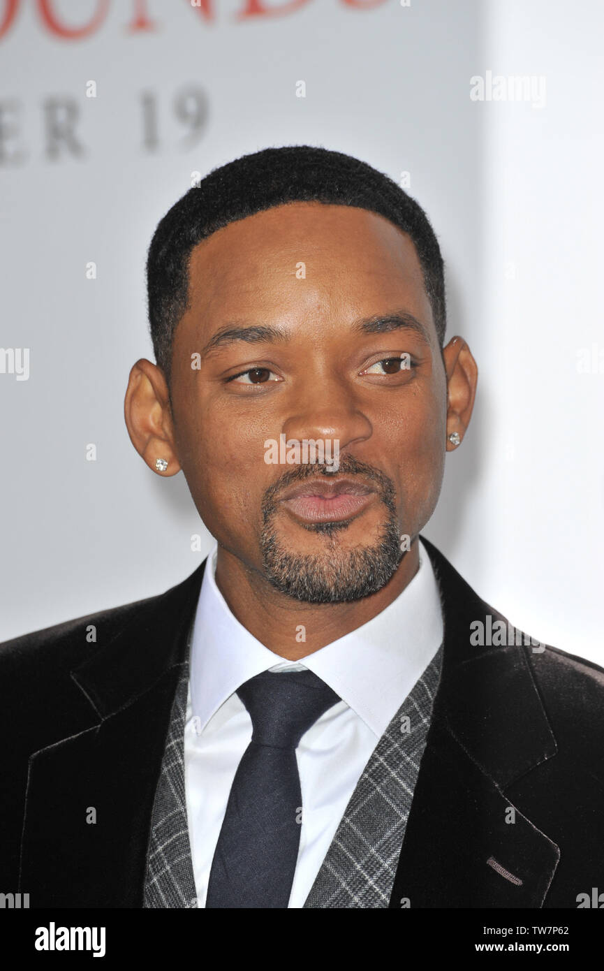 Will smith seven pounds 2008 hi-res stock photography and images - Alamy