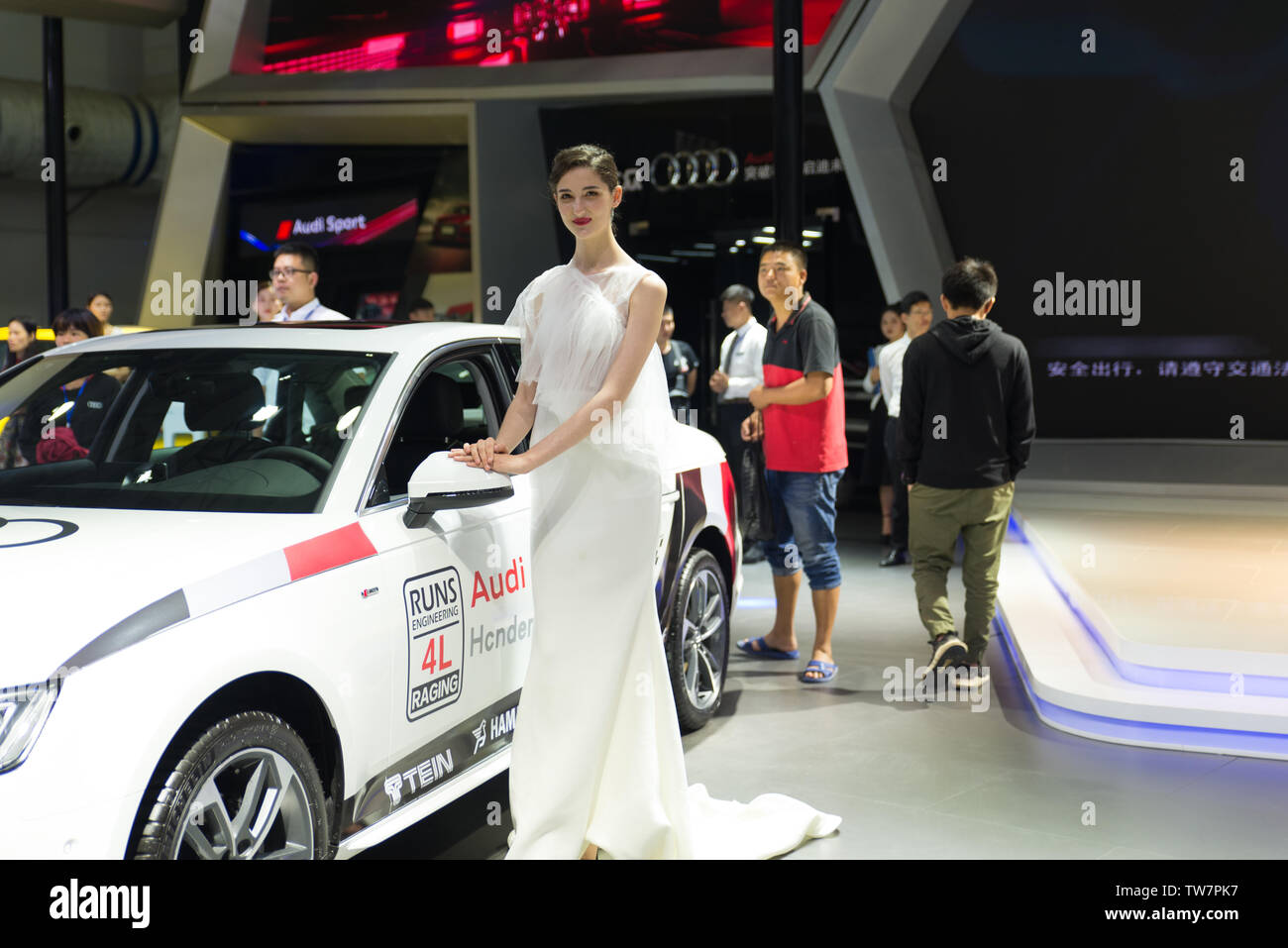 Foreign models hi-res stock photography and images - Alamy