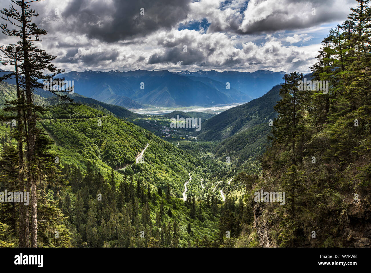 Scenery of Yingzhi Lulang Linhai in Tibet Autonomous Region Stock Photo ...