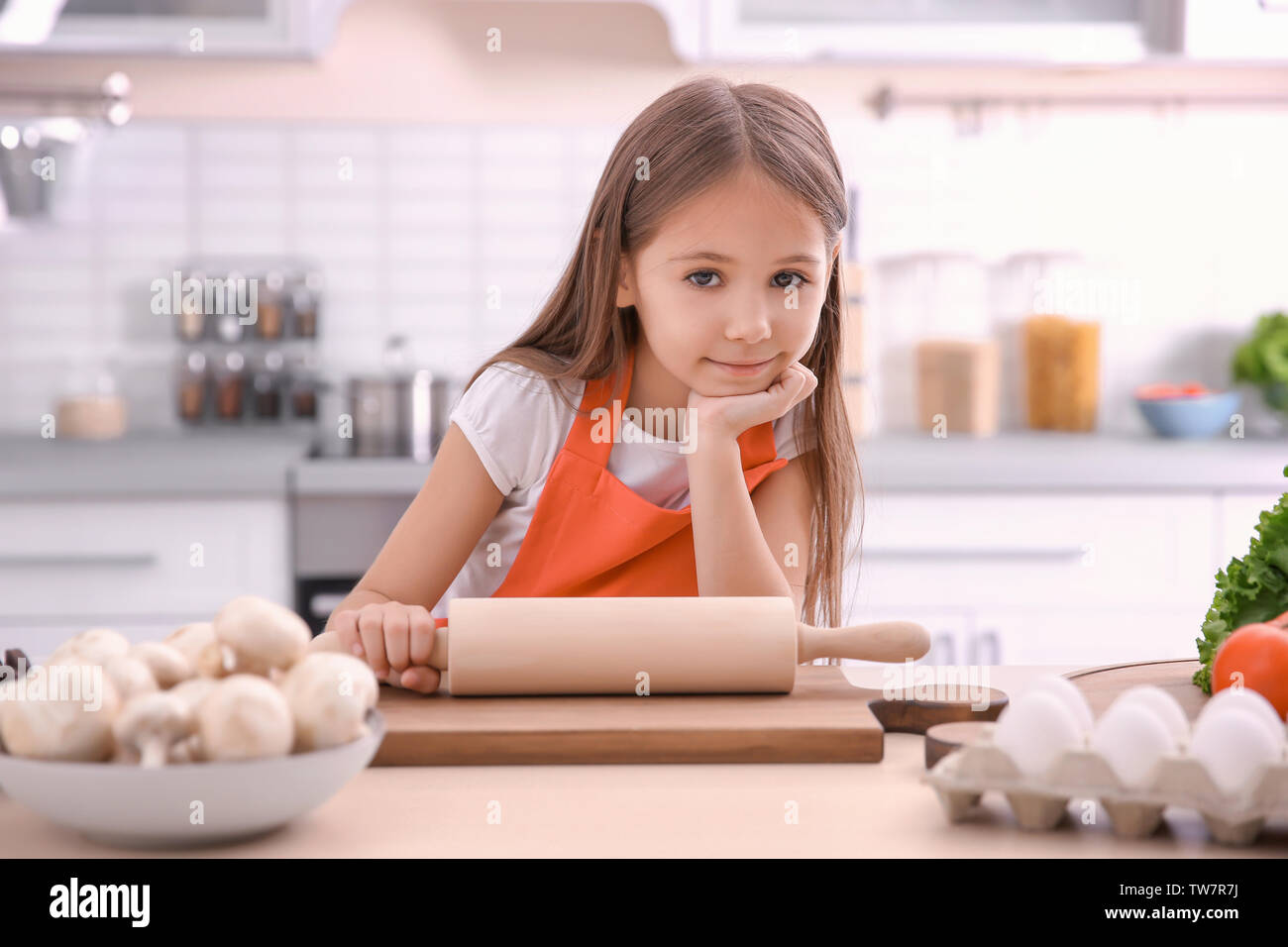 Cute little girl in kitchen Stock Photo - Alamy