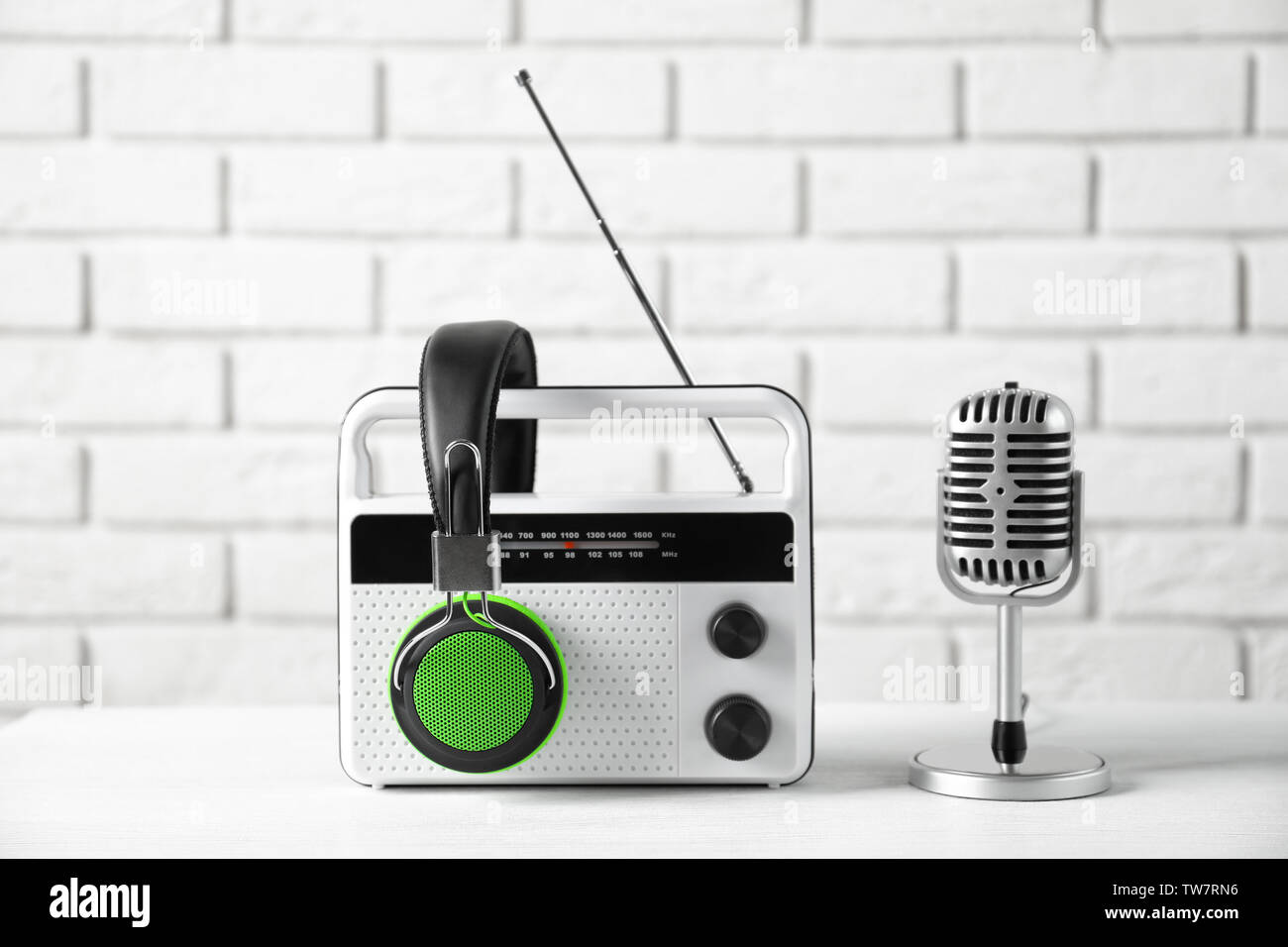 Microphone brick wall hi-res stock photography and images - Alamy