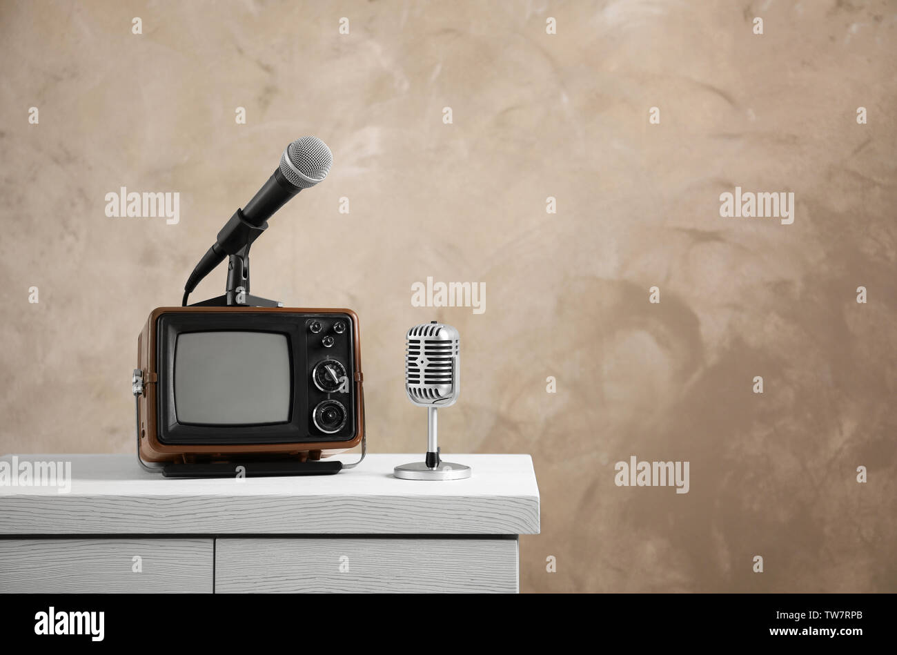 On the air microphones hi-res stock photography and images - Alamy