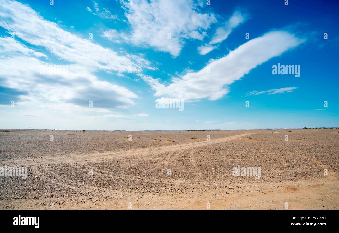 Endless plains hi-res stock photography and images - Alamy