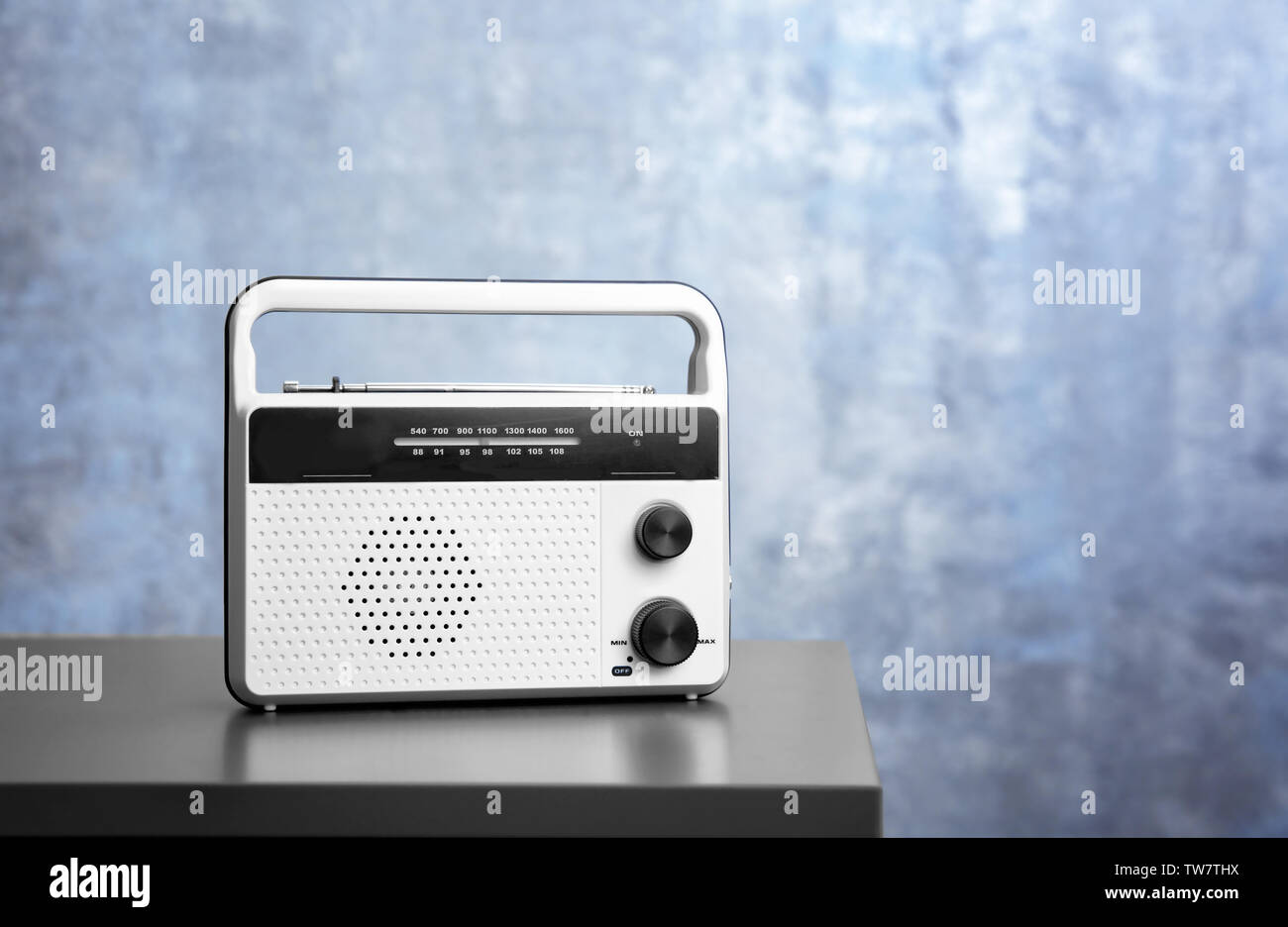 Retro radio on table Stock Photo - Alamy