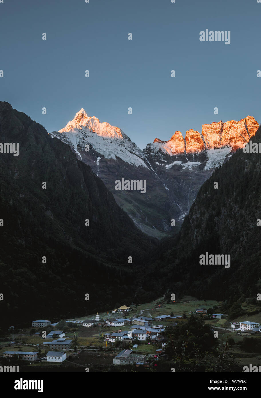 Meri snow mountains hi-res stock photography and images - Alamy