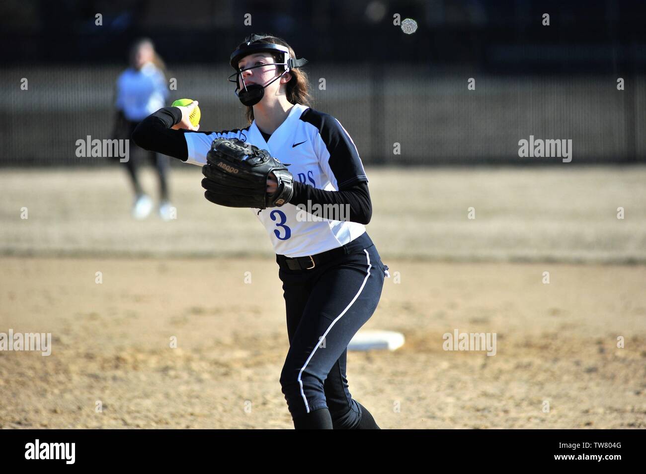 Girl throwing a ball hi-res stock photography and images - Alamy