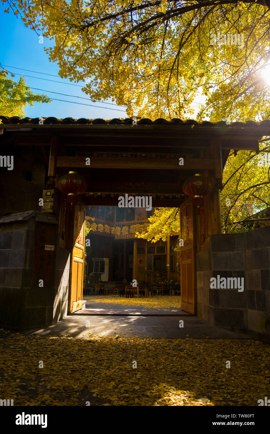 Farm small courtyard hi-res stock photography and images - Alamy