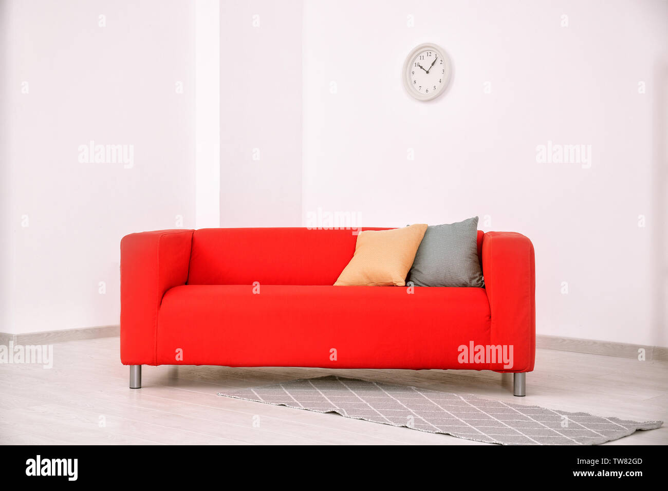 Red sofa in room hi-res stock photography and images - Alamy