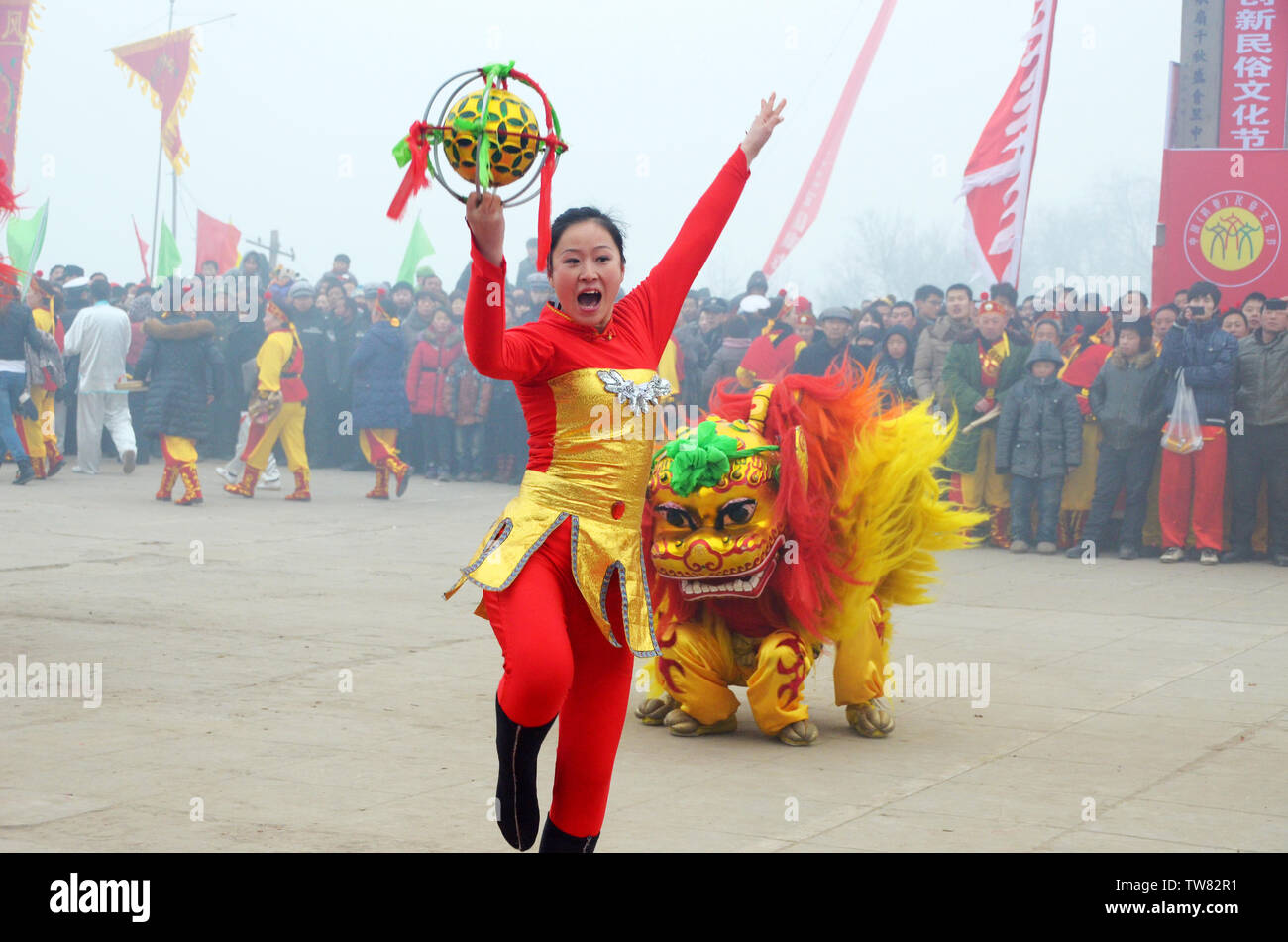 Lion dance competition hi-res stock photography and images - Alamy