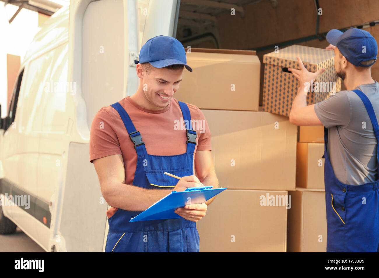 Checking car trunk hi-res stock photography and images - Alamy