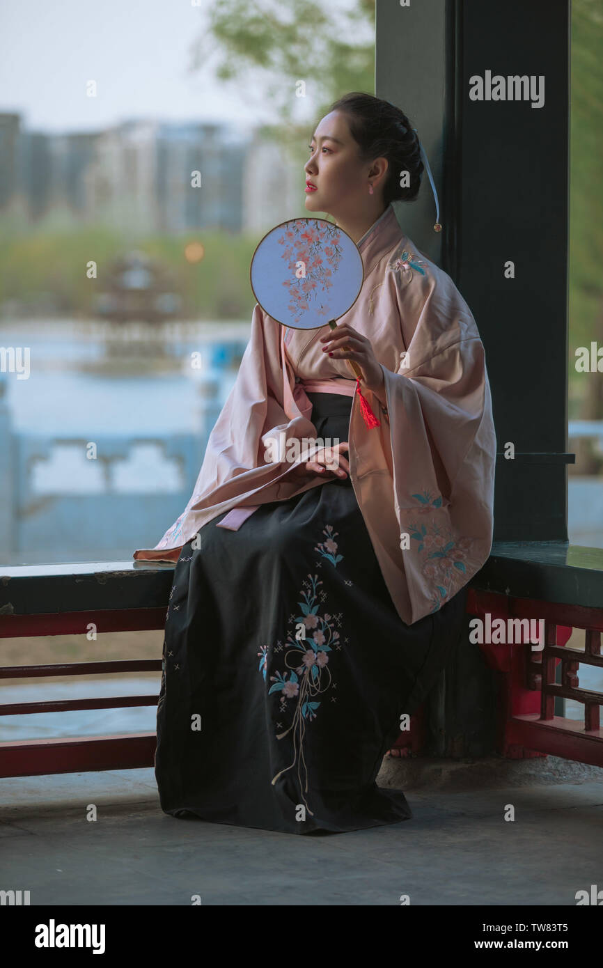 Tao Ran-ting Chinese clothes Stock Photo - Alamy