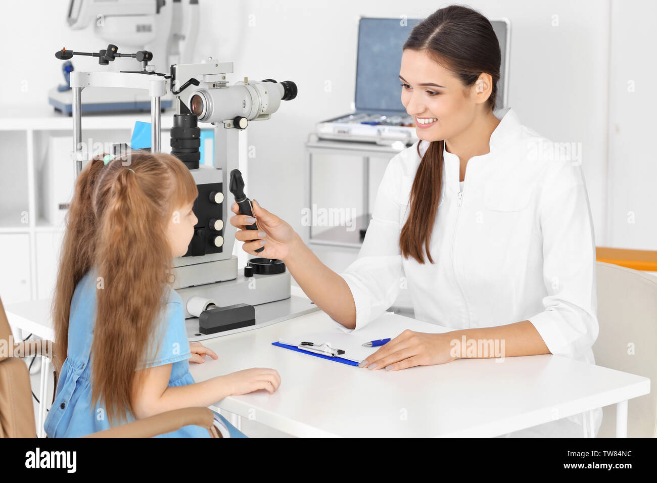 Eye test apparatus hi-res stock photography and images - Alamy