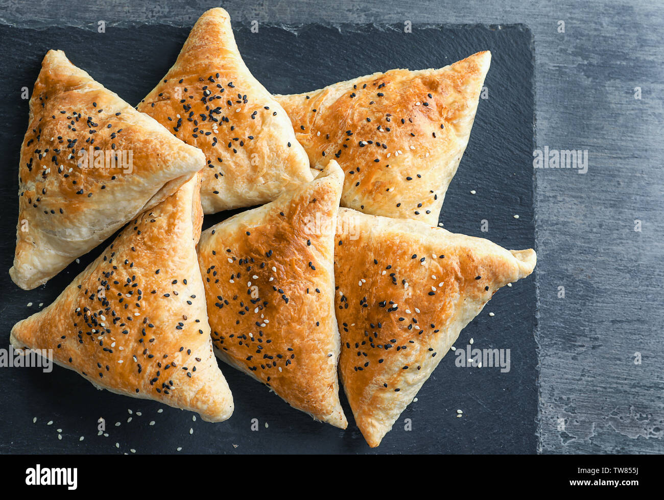 Slate plate with delicious samosas on grey background Stock Photo - Alamy